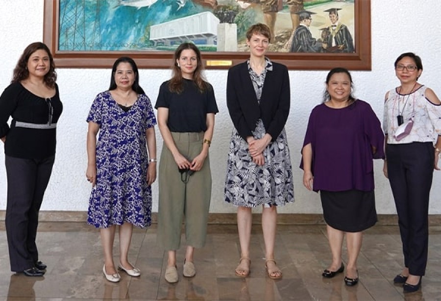 DAAD officials visit SEARCA, recognize scholars in a handover ceremony ...